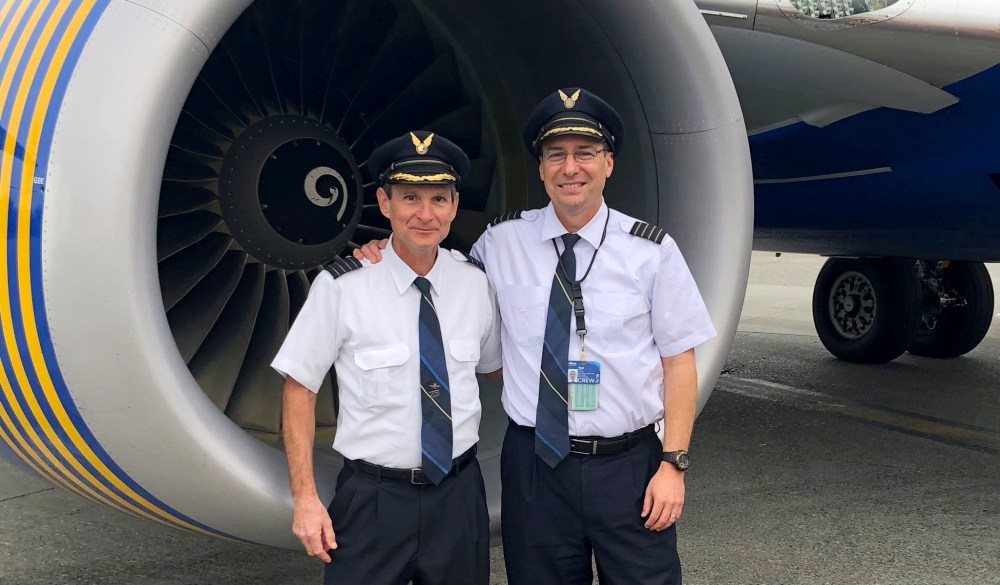Pilot mentors young man who wanted to fly – and 20 years later, they're ...