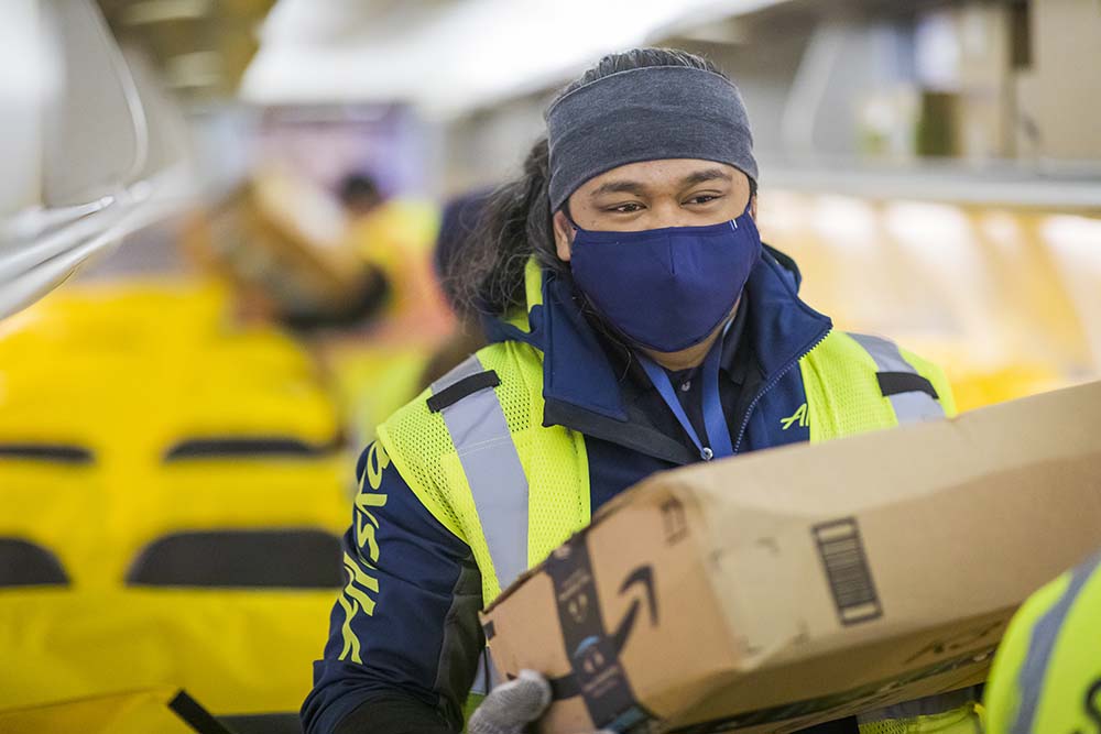 You’ve got mail: Alaska Airlines sends flight carrying nearly 30,000 ...