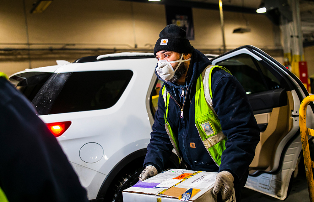 Alaska Airlines transports lifesaving COVID-19 vaccine safely to rural ...
