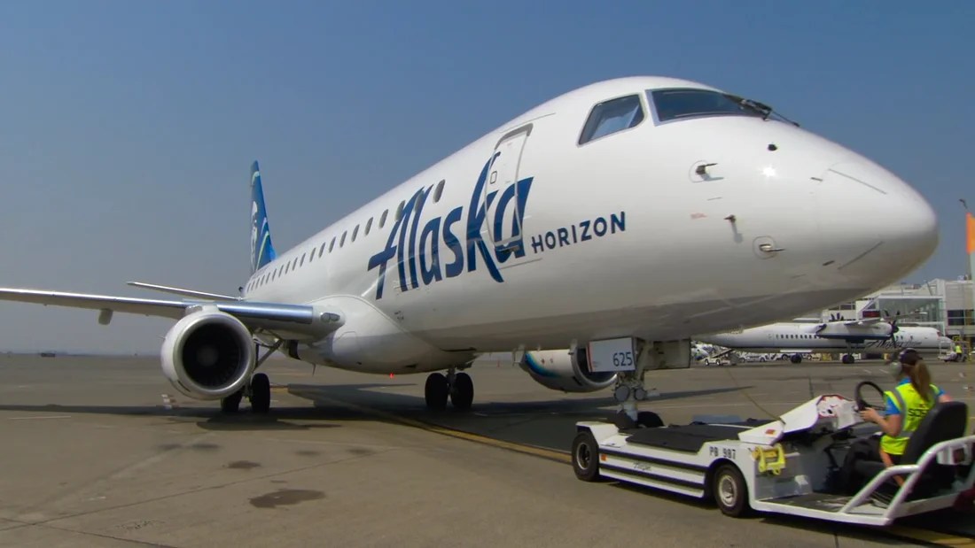 Horizon Air E175 B-roll - Alaska Airlines, Hawaiian Airlines and ...