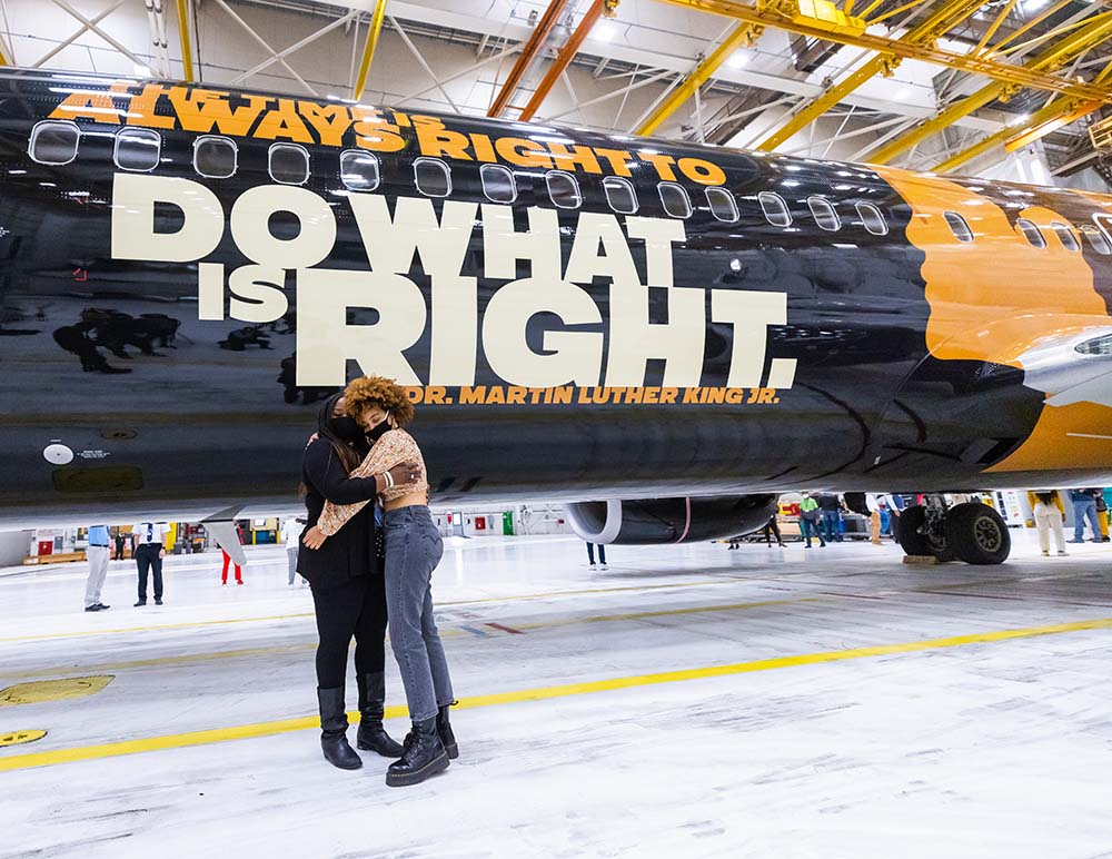Alaska Airlines’ sustainability report champions climate action, social ...