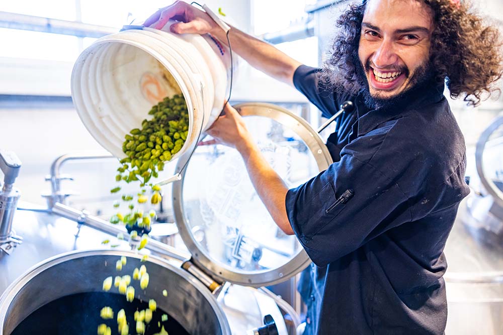 From up top to the tap: Alaska Airlines pulls off ultimate beer run in ...