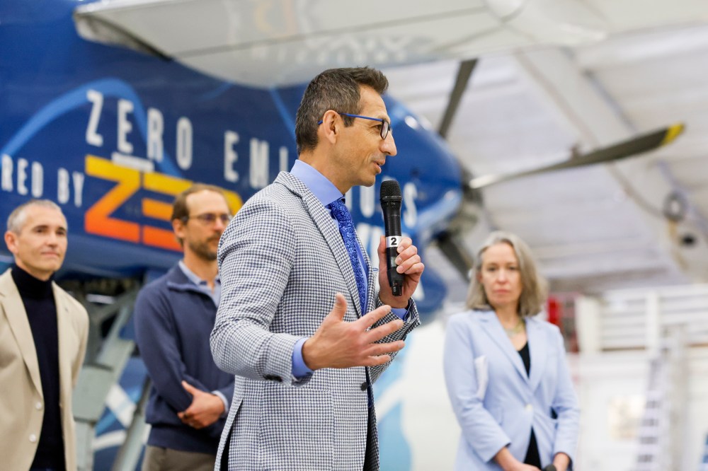 Alaska Airlines and ZeroAvia begin developing world’s largest zero ...