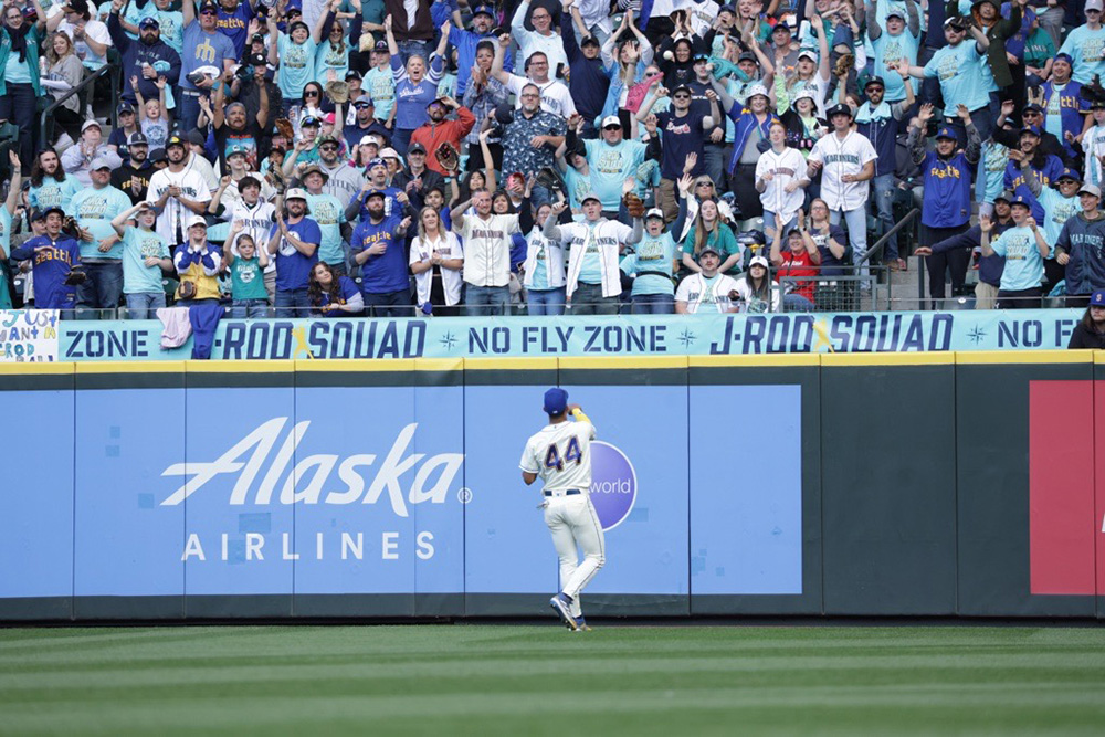 How Seattle Mariners' Julio Rodriguez can score you a flight on Alaska ...