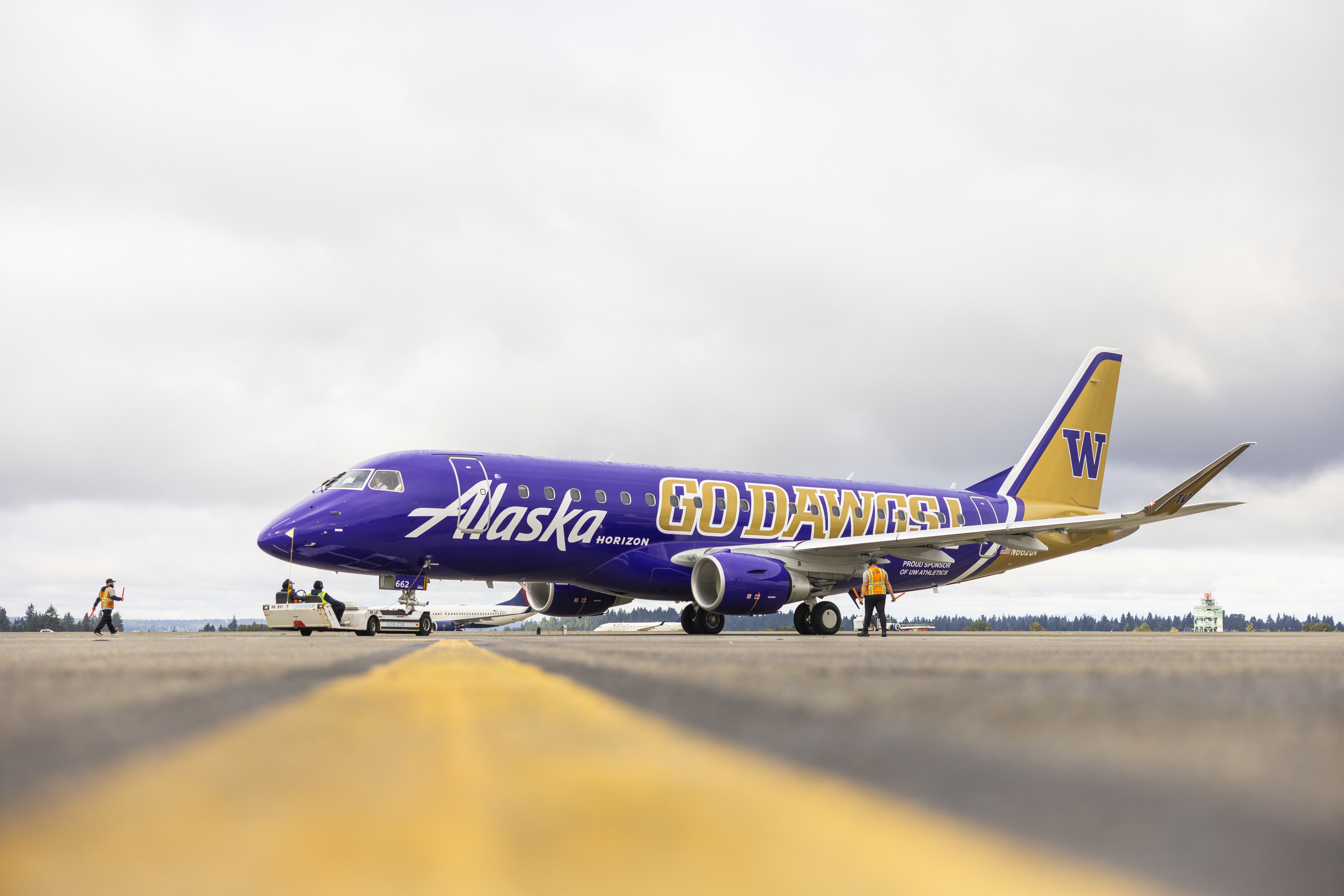 Cougs or Dawgs? Alaska Airlines unveils new aircraft in honor of ...