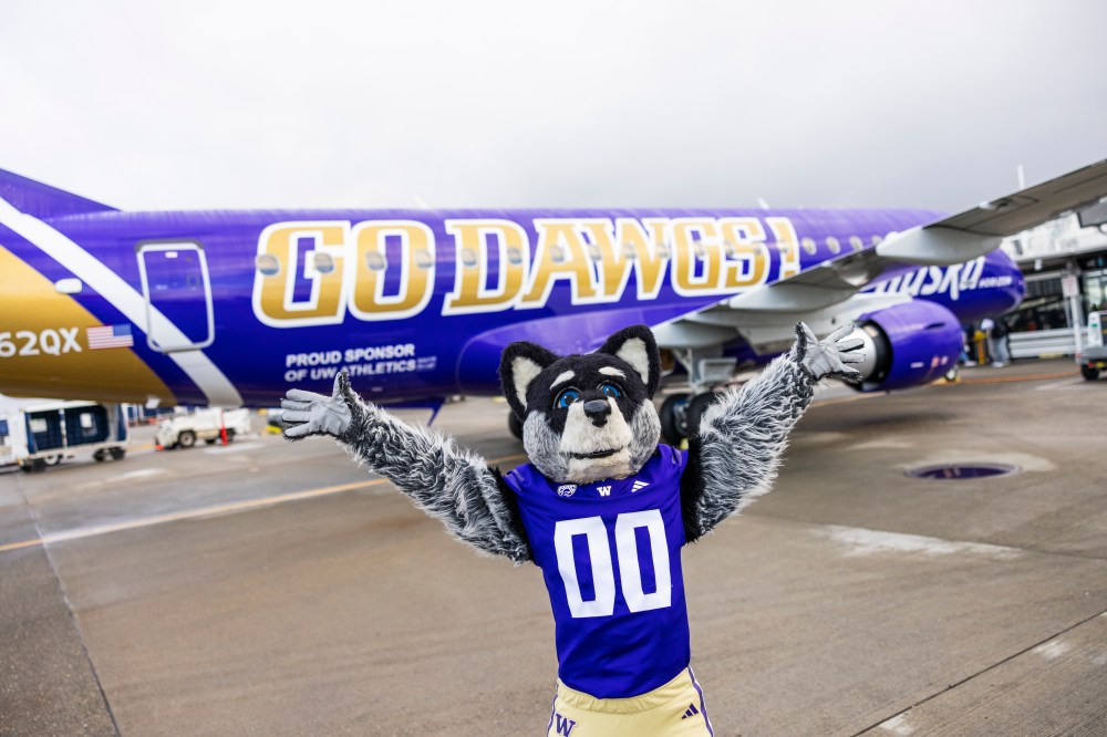 Cougs or Dawgs? Alaska Airlines unveils new aircraft in honor of ...
