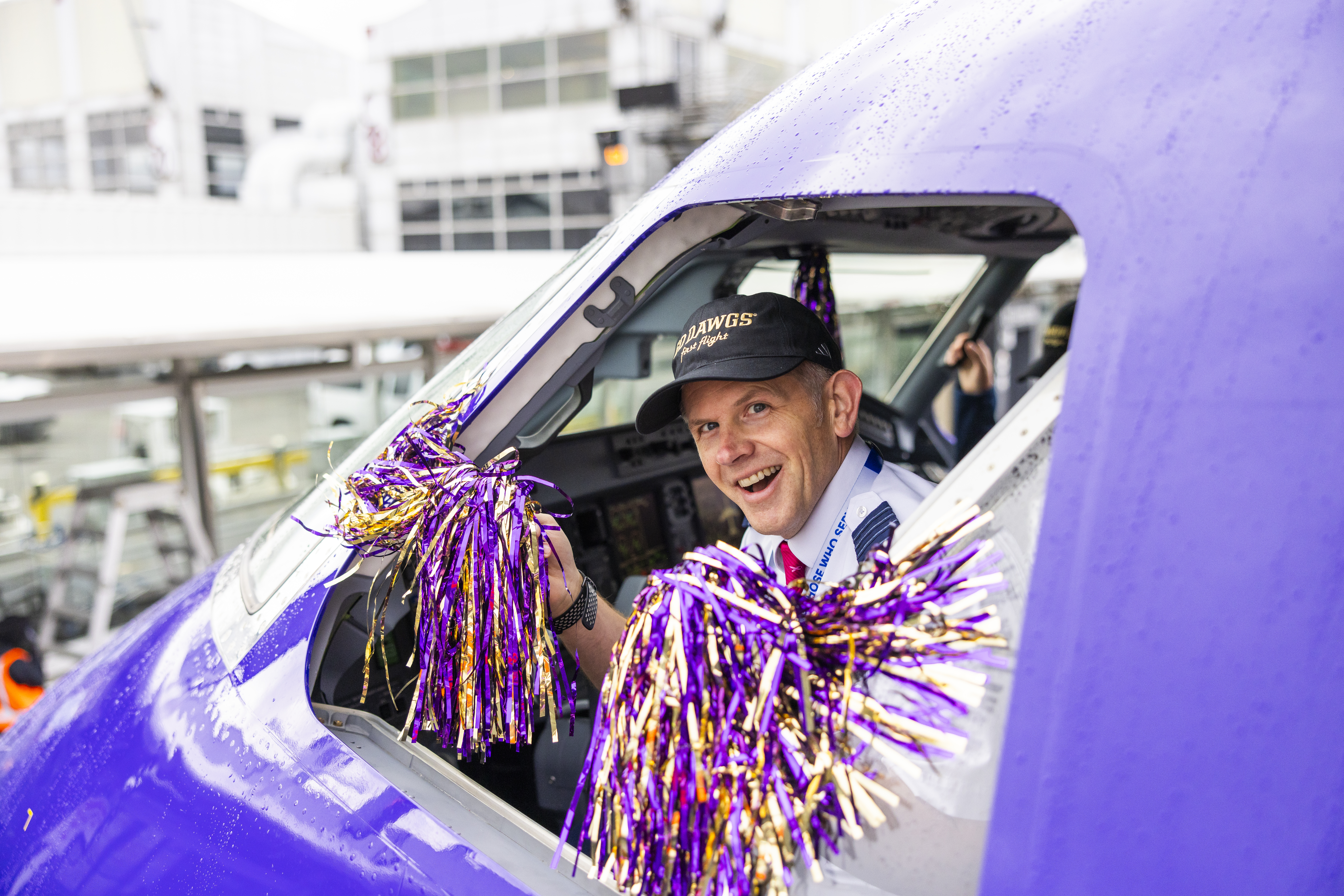 Cougs or Dawgs? Alaska Airlines unveils new aircraft in honor of ...