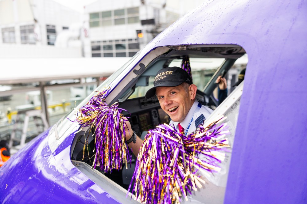 Cougs or Dawgs? Alaska Airlines unveils new aircraft in honor of ...