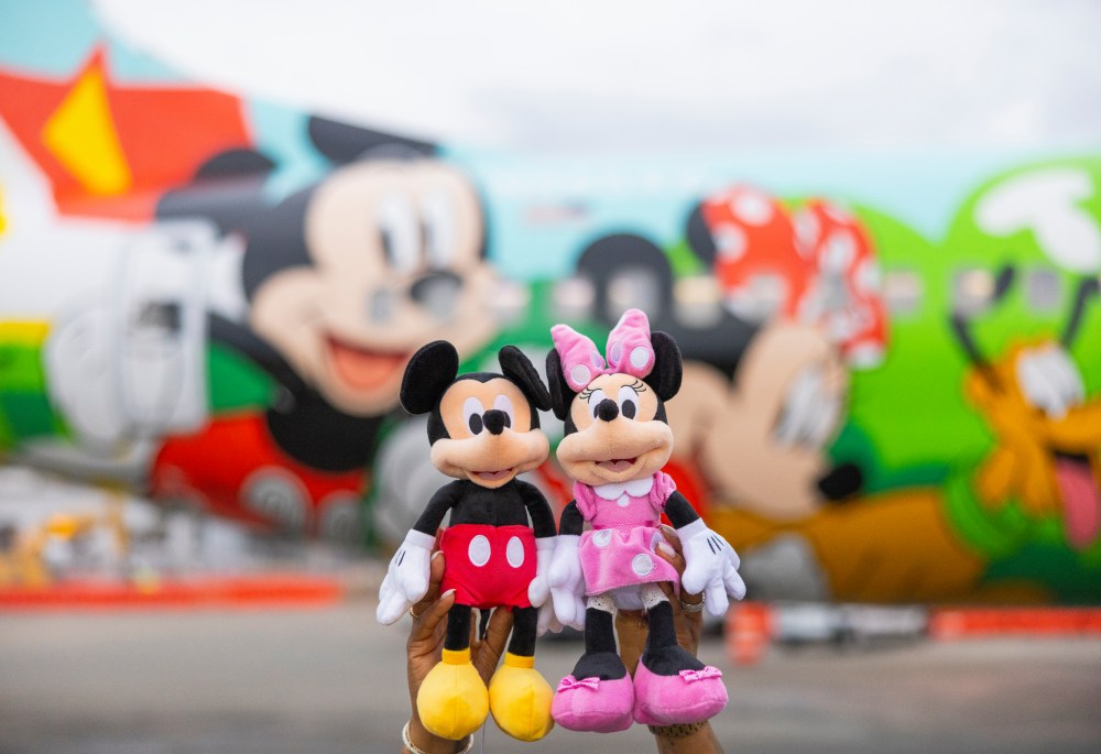 Alaska Airlines debuts new ‘Mickey’s Toontown’-themed airplane ...