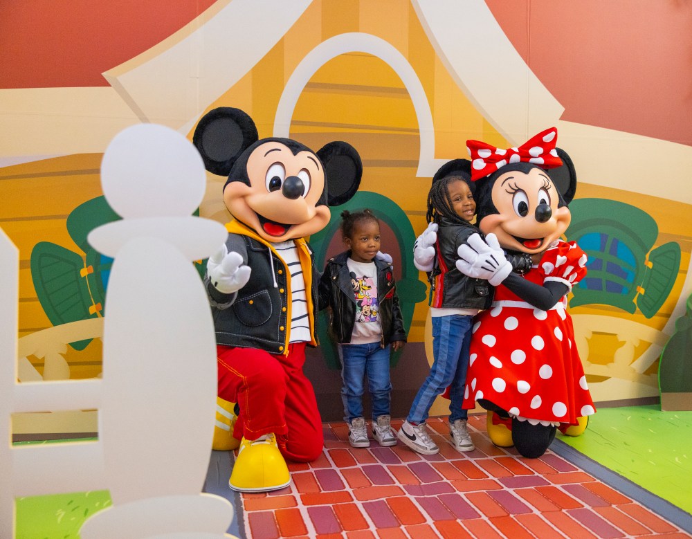 Alaska Airlines debuts new ‘Mickey’s Toontown’-themed airplane ...