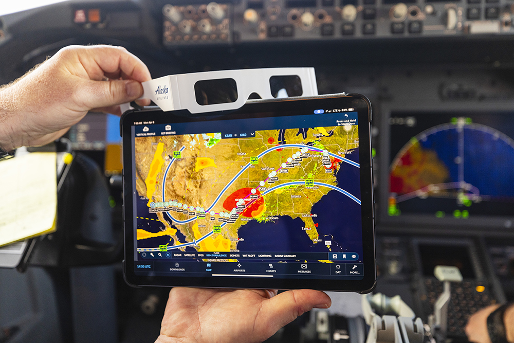 Experiencing the eclipse at 35,000 feet: How two Alaska Airlines ...