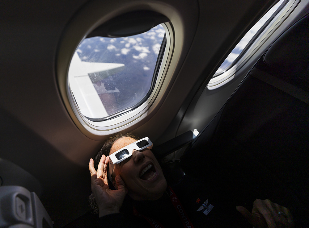 Experiencing the eclipse at 35,000 feet: How two Alaska Airlines ...