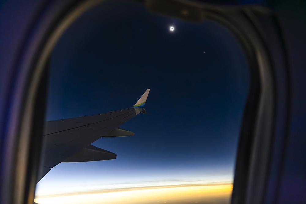 Experiencing the eclipse at 35,000 feet: How two Alaska Airlines ...