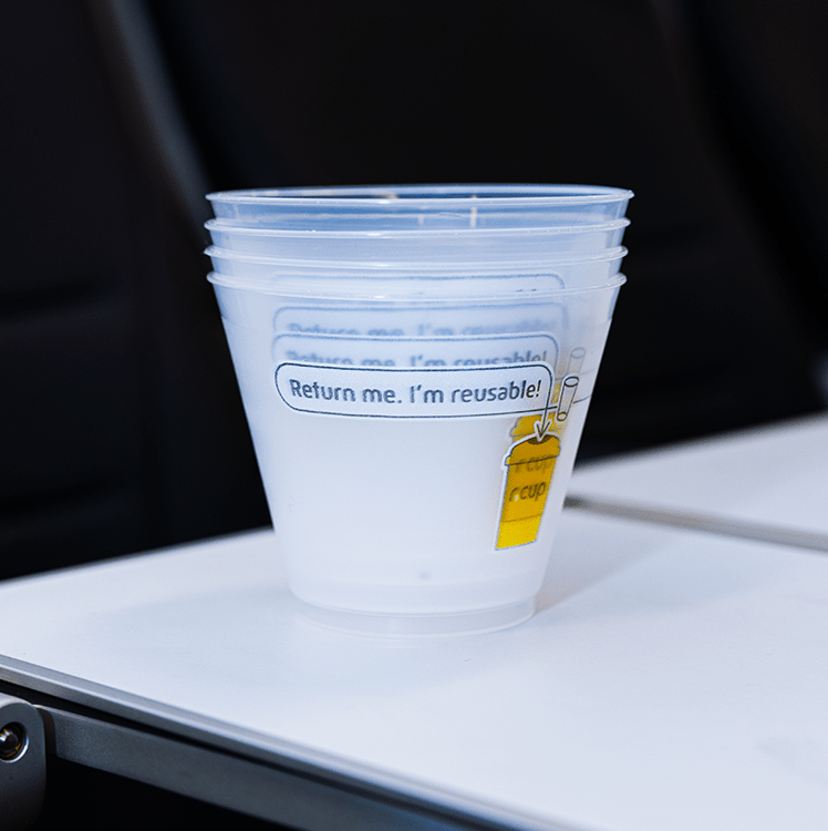 Alaska Airlines tests reusable r.Cups on flight from Seattle to ...