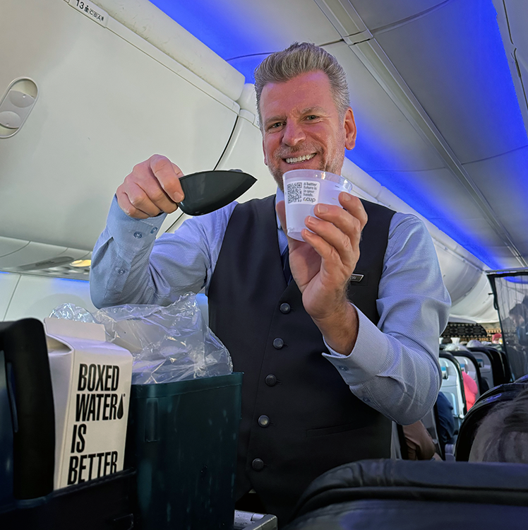 Alaska Airlines tests reusable r.Cups on flight from Seattle to ...