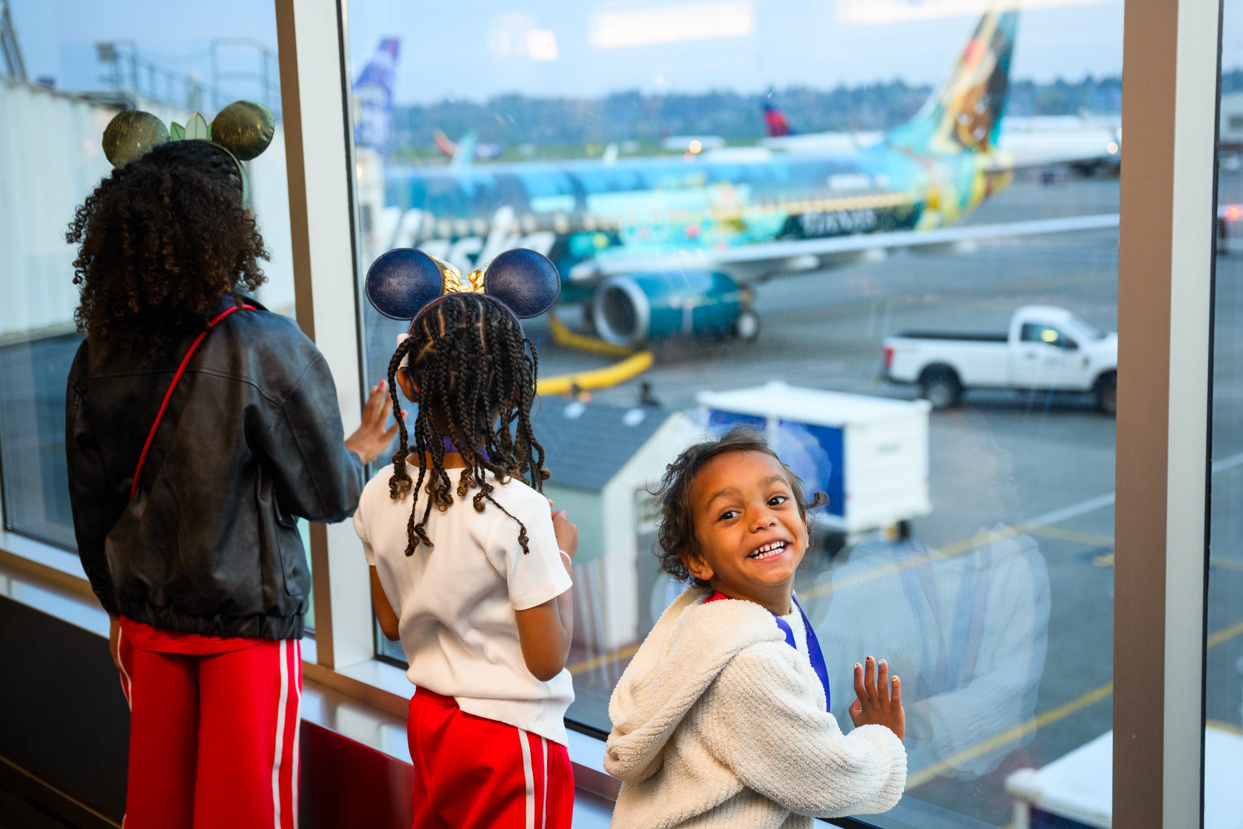 Alaska Airlines newest livery, Tiana’s Bayou Adventure Flyer ...